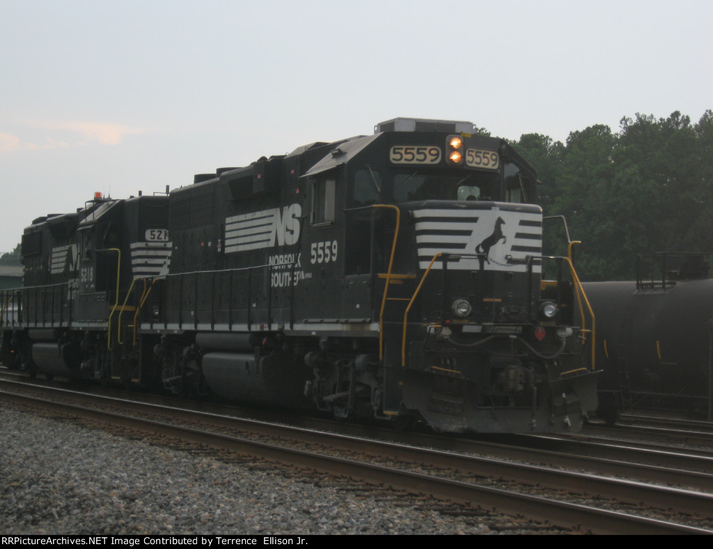 NS GP38-2s 5559 & 5218